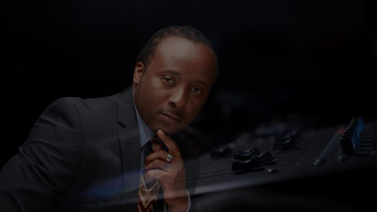 About us – Ezzy Spotlight